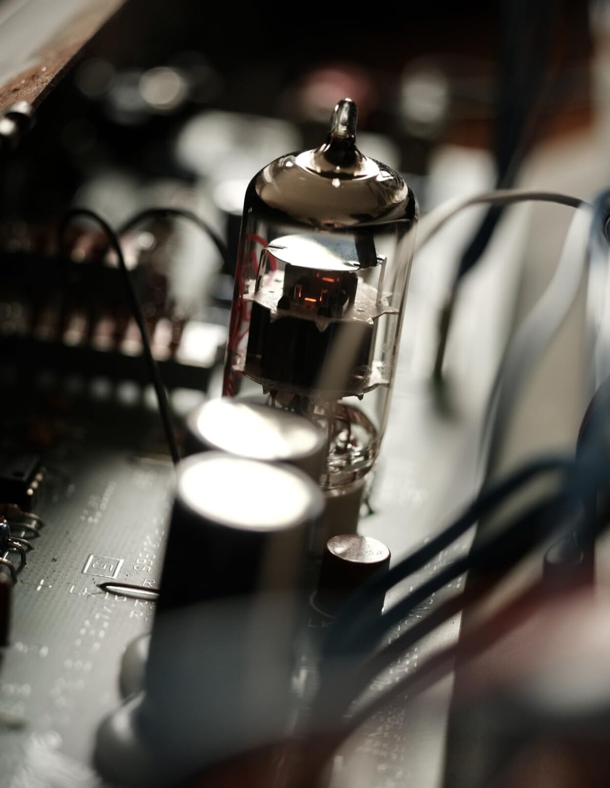 12 Best 12AX7 Tubes (May 2026) Tested & Reviewed - VVN News
