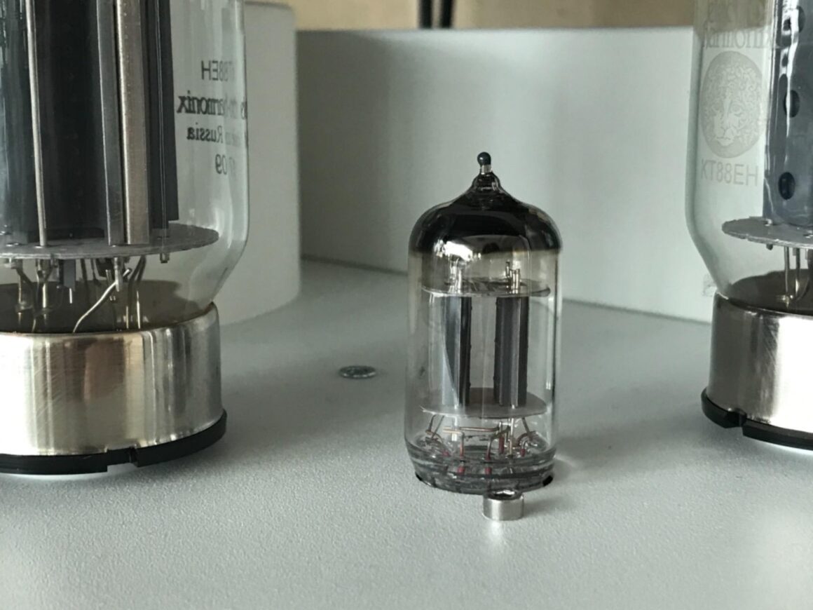 12 Best 12AX7 Tubes (May 2026) Tested & Reviewed - VVN News