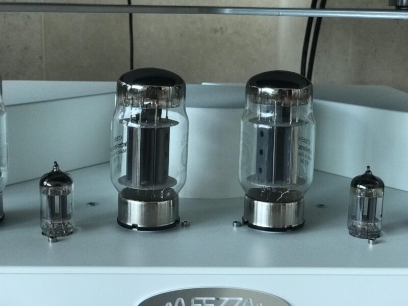 12 Best 12AX7 Tubes (May 2026) Tested & Reviewed - VVN News