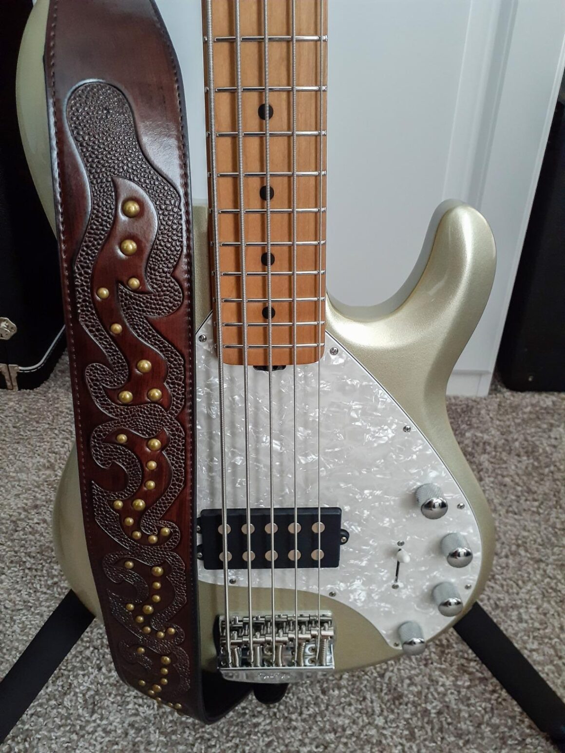 Chris Stapleton Guitars And Gear (May 2026) Complete Equipment Guide ...