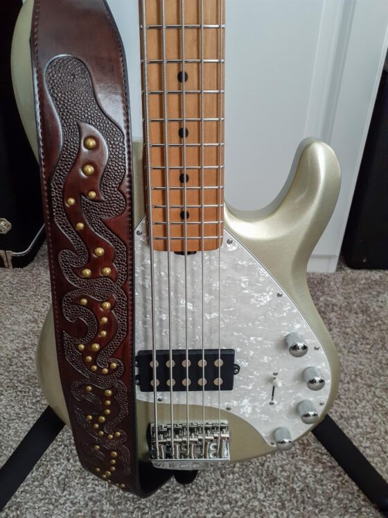 Chris Stapleton Guitars And Gear (March 2026) Complete Equipment Guide ...