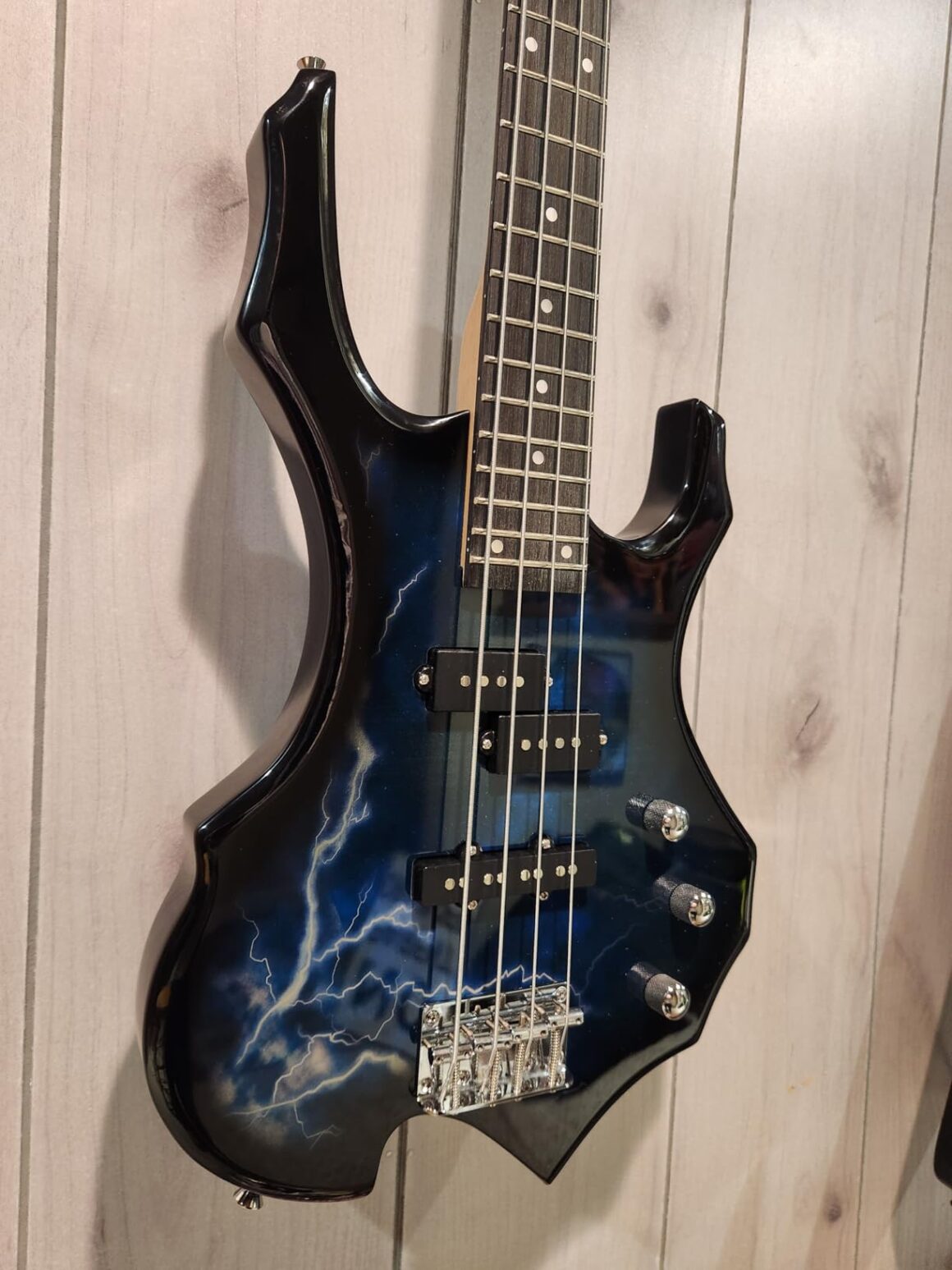 10 Best Bass Guitars For Metal (May 2026) Tested and Reviewed - VVN News